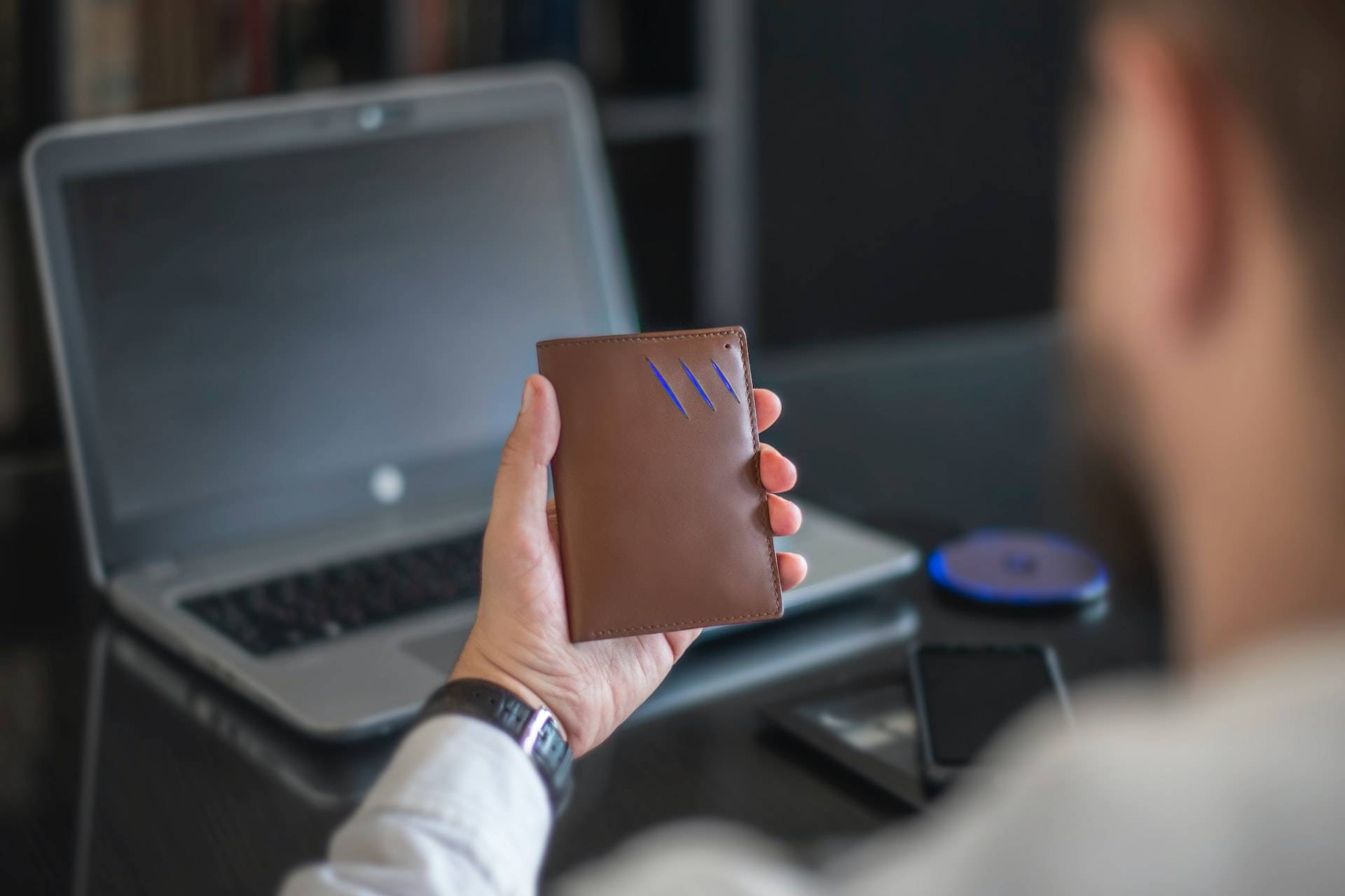 The 5 Best Smart Wallets For Men in 2023 - Enabled Online
